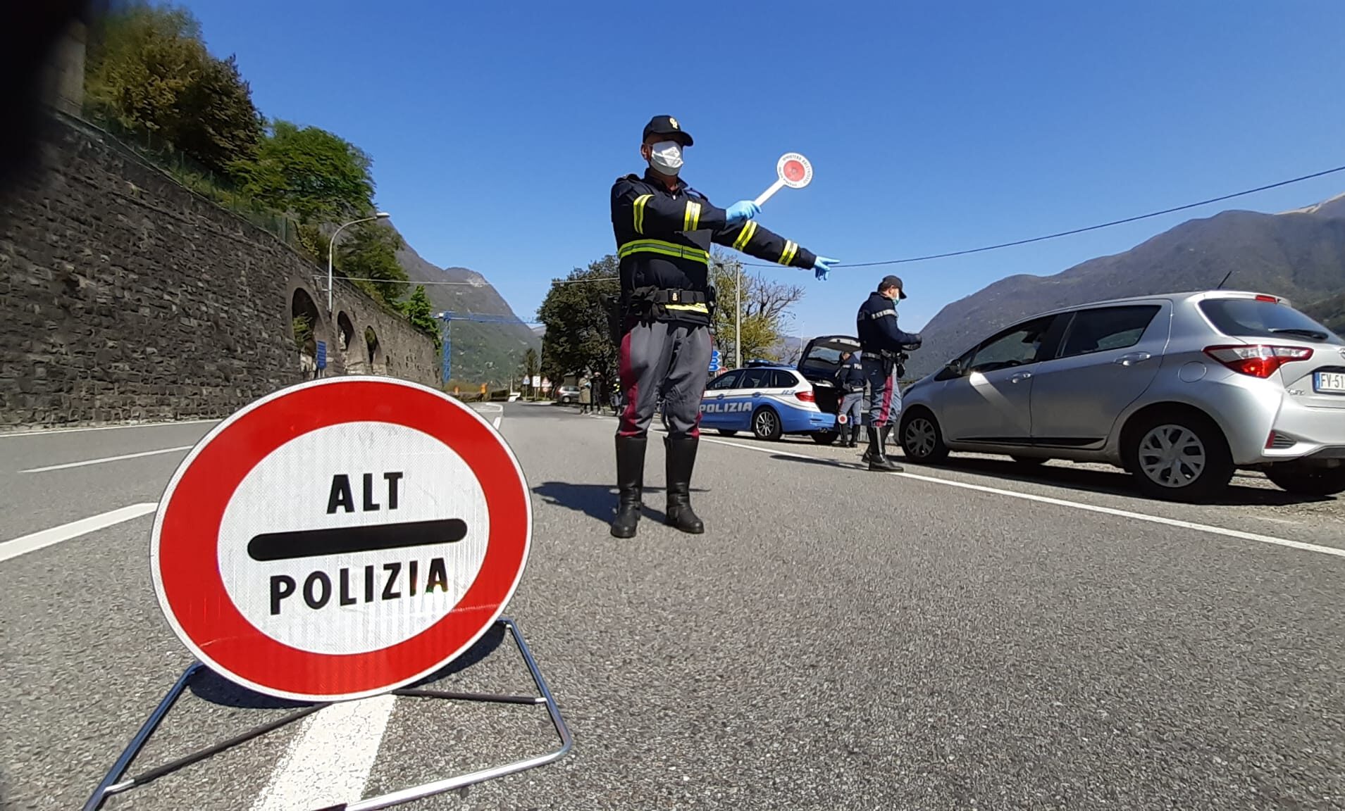 Posti di blocco in strada: in cosa consistono, cosa ci può essere ...